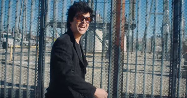 Green Day homenajea a Joan Jett en “Oh Yeah”, cuyas ganancias serán ...