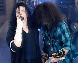 Así se comportó Michael Jackson cuando coincidió con Slash (Guns N ...