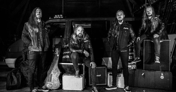 Entrevista a The Hawkins: “Nos encanta compartir sudor con el público ...