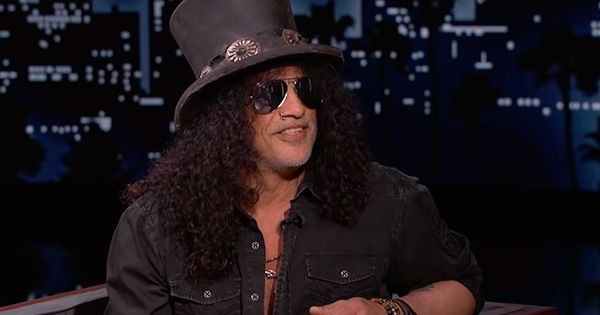 Cuando Slash (Guns N’ Roses) se disfrazó de mujer con ropa de su madre ...