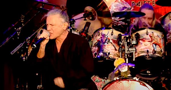 Bruce Dickinson (Iron Maiden) desvela la receta de lo que siempre come después de los conciertos ...