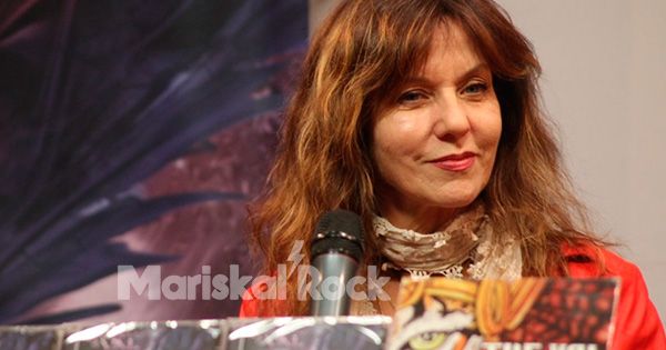 Gabrielle De Val (The Val) presenta "Kiss in a Dragon Night", su primer ...