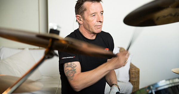 Phil Rudd (ex-AC/DC) reaparece para tocar junto a la Full Metal ...